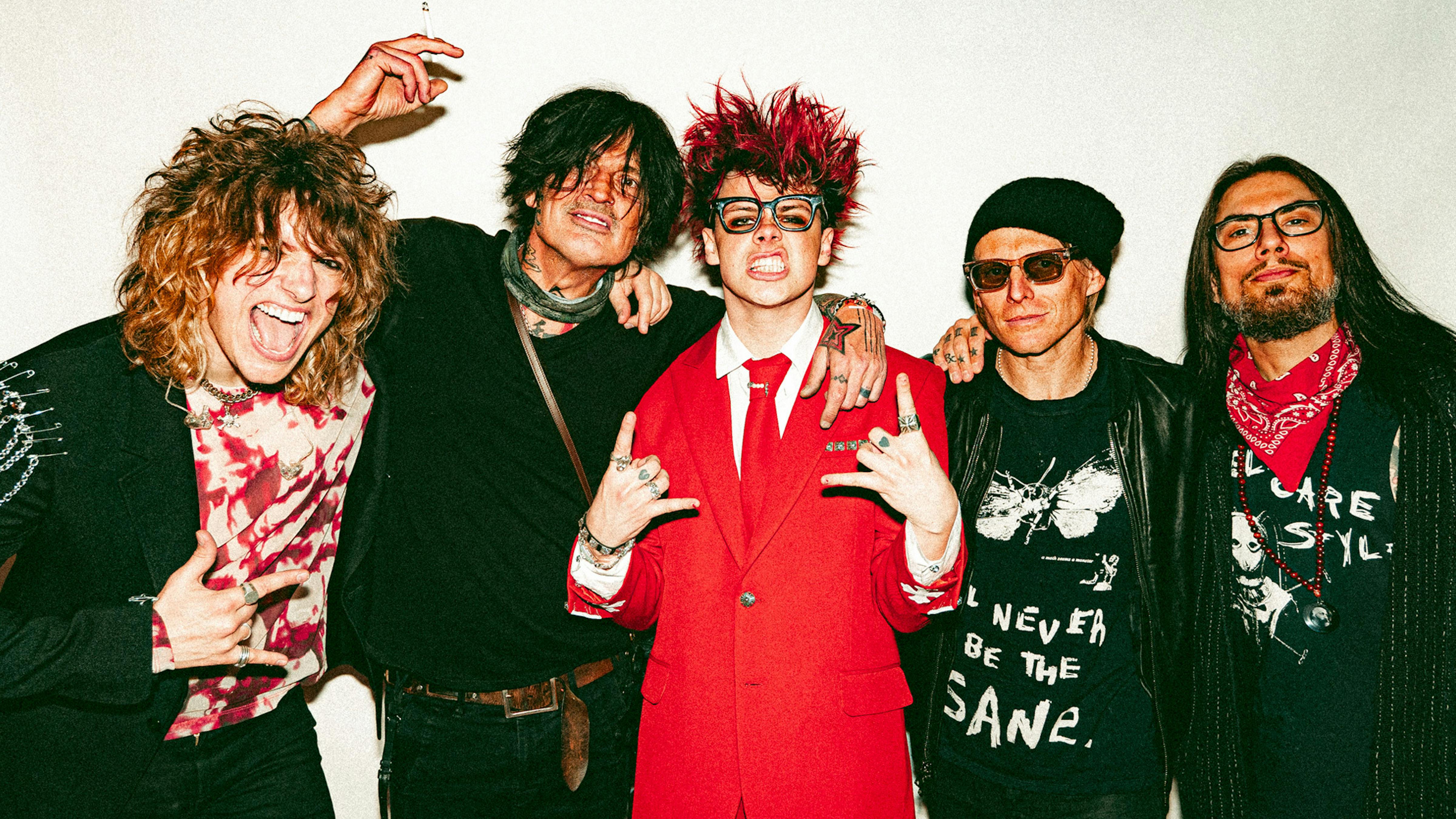 See Yungblud Cover 3 Strange Days With Tommy Lee And Dave Navarro — Kerrang