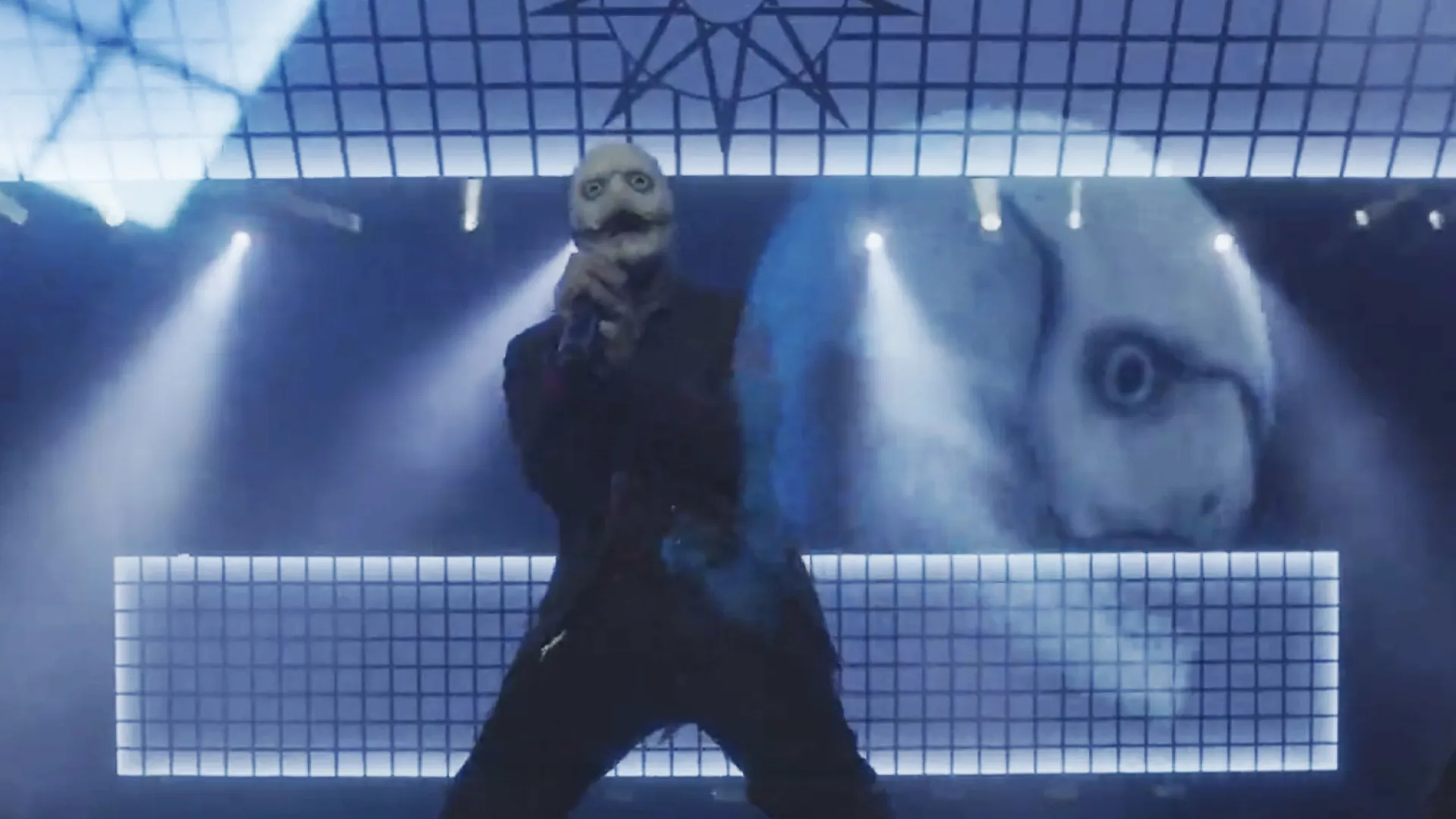 Corey Taylor unveils new mask at first Slipknot show in 18… | Kerrang!