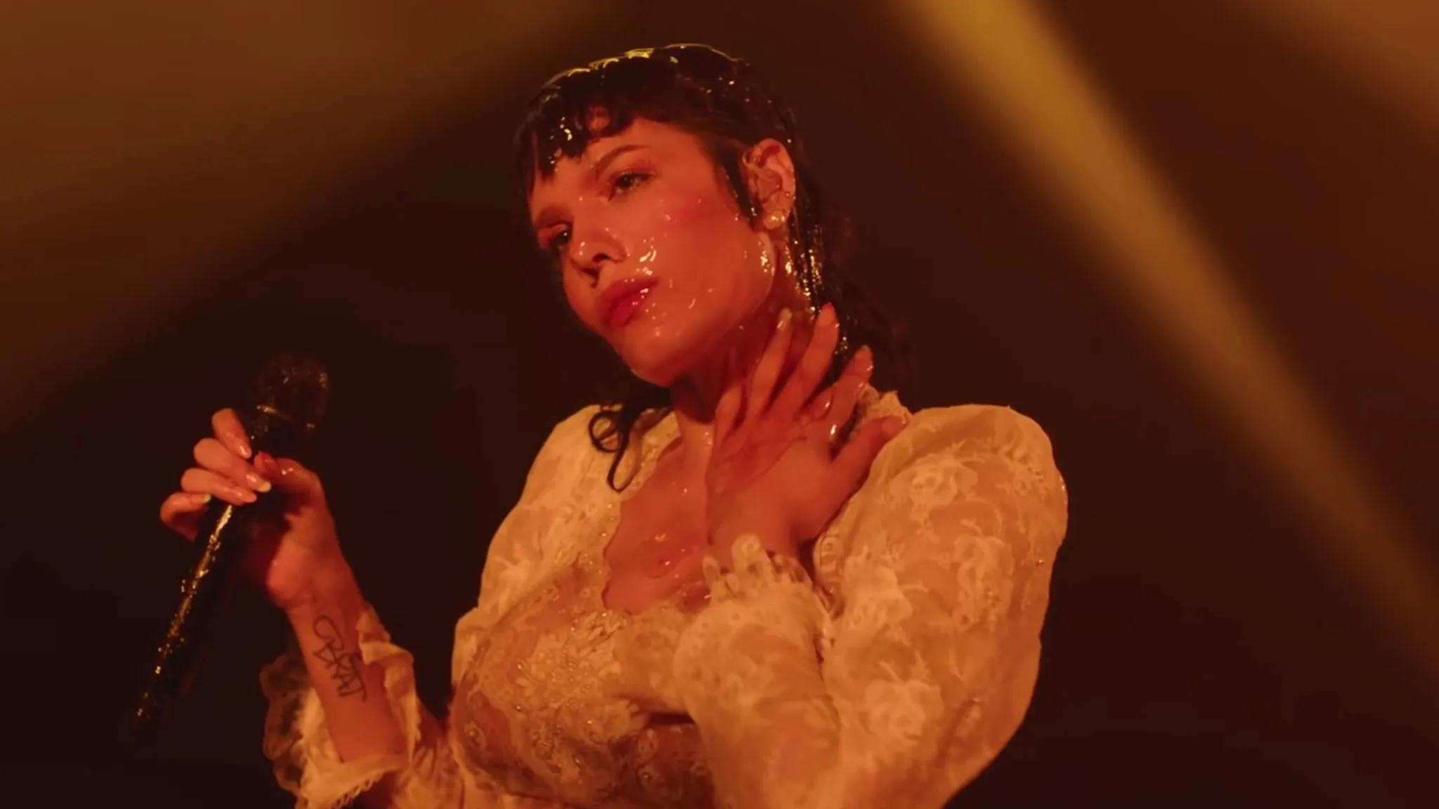 Watch Halsey’s brilliant new performance video of honey | Kerrang!