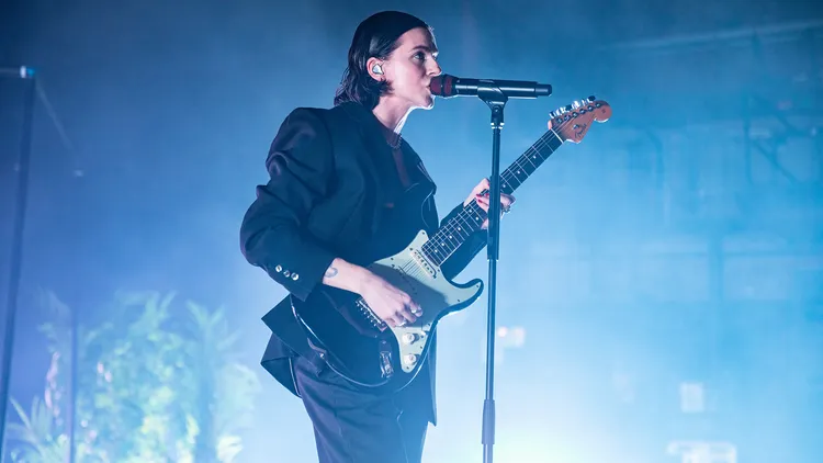 In pictures: PVRIS’ huge headline show in London | Kerrang!