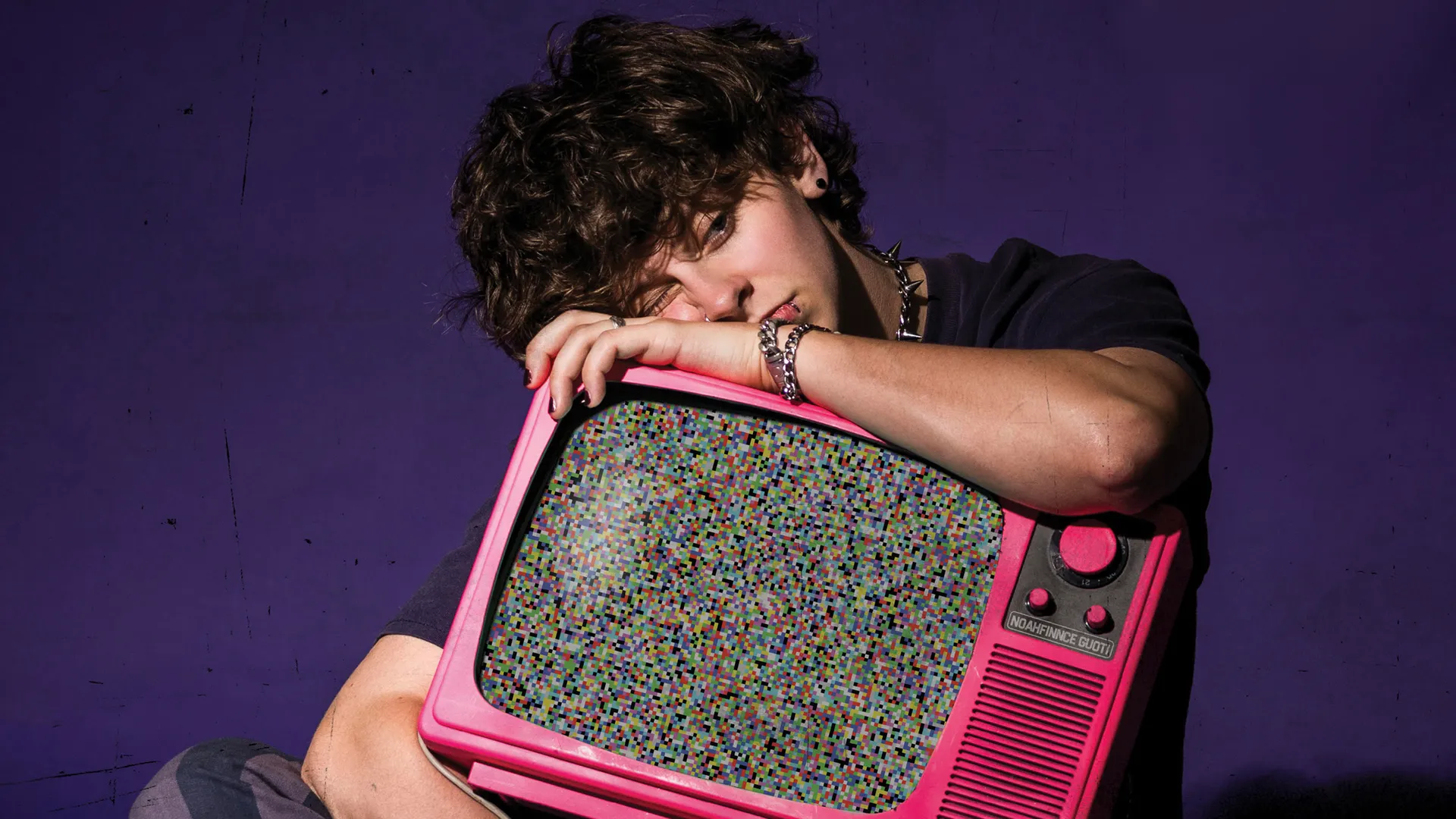 Album review: NOAHNFINNCE – GROWING UP ON THE INTERNET | Kerrang!