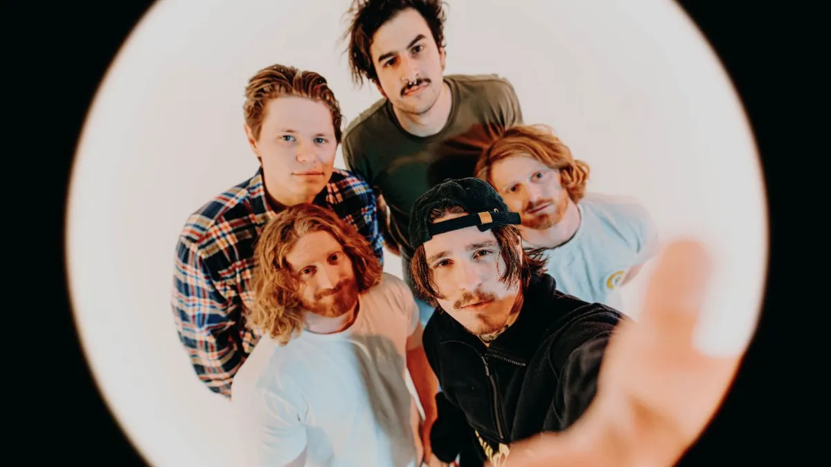 Between You & Me kick off their “next chapter” with new… | Kerrang!