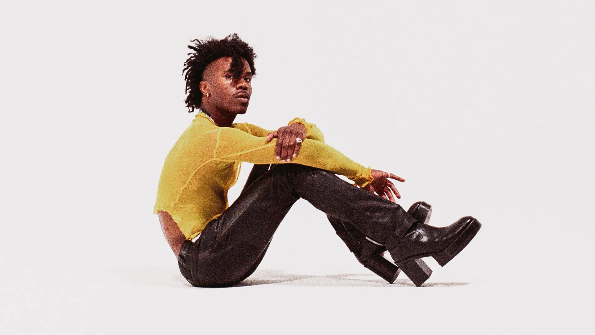 De’Wayne returns with electrifying new single, synthesizer | Kerrang!