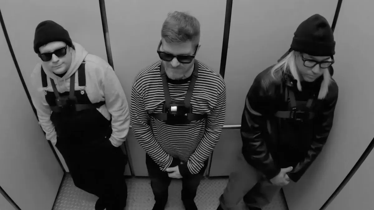 A deep dive into Weezer’s Buddy Holly music video | Kerrang!