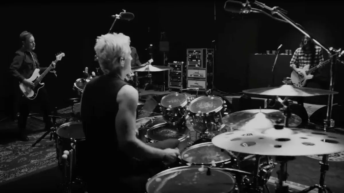 Foo Fighters unveil new drummer, Josh Freese | Kerrang!