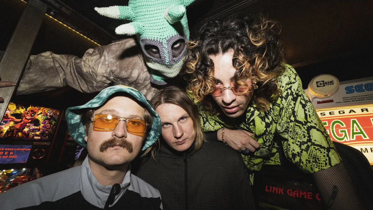 Watch Lazy Queen play their new single to strangers on… | Kerrang!