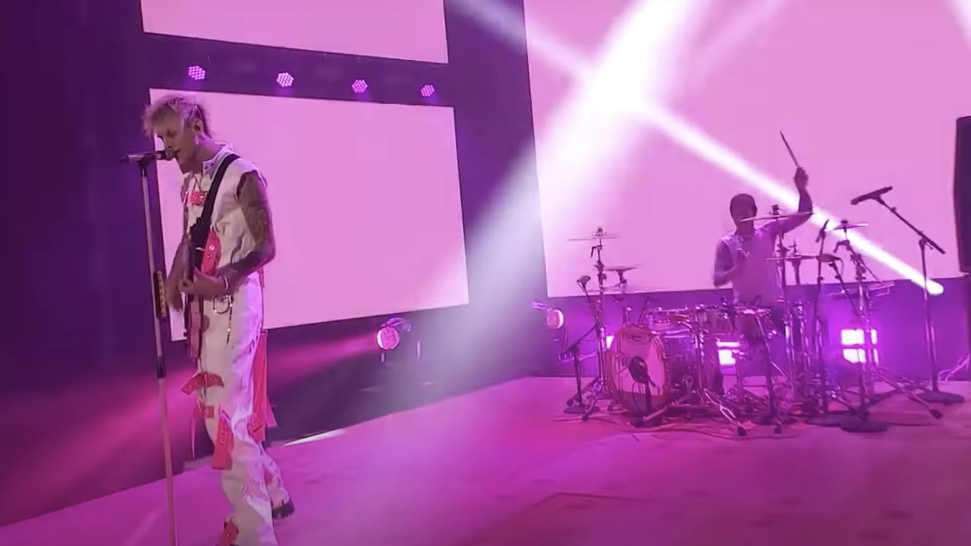 Watch Machine Gun Kelly And Travis Barker Perform At The… | Kerrang!