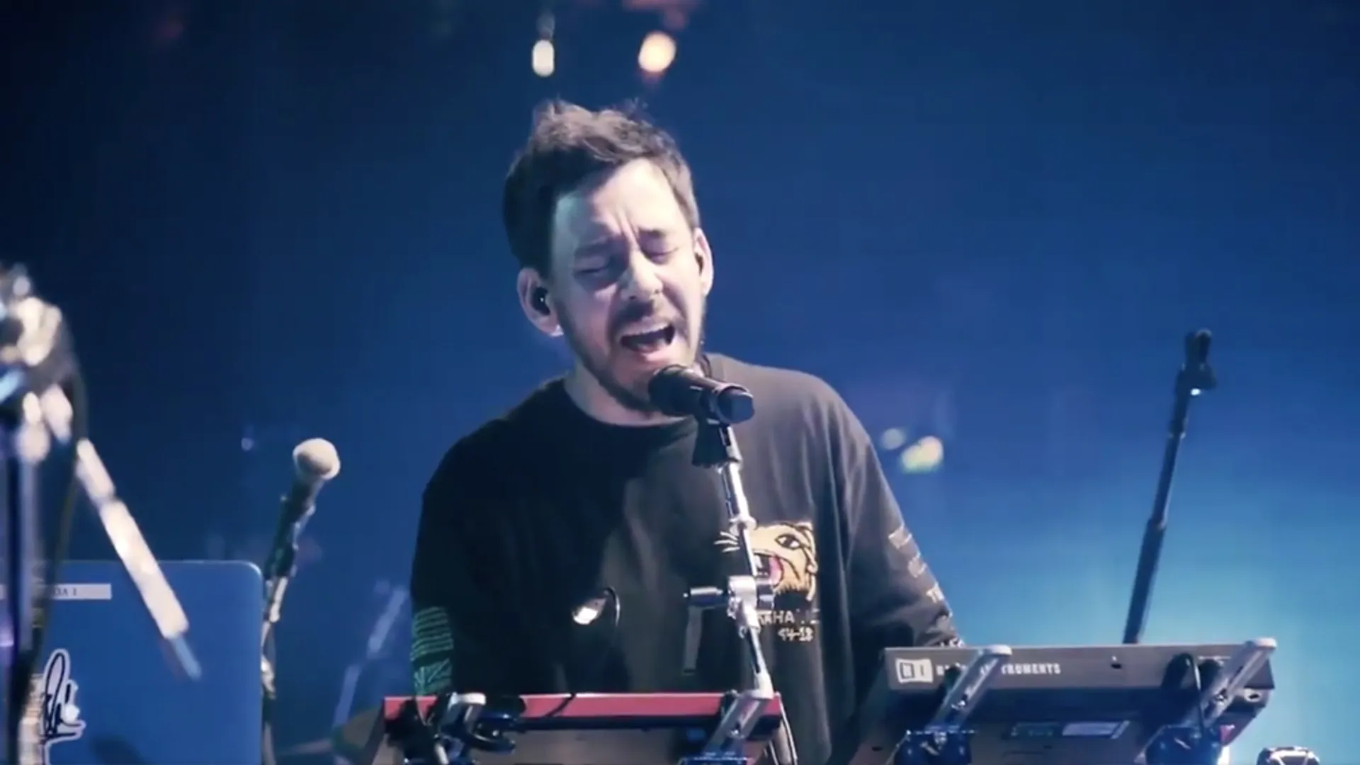 Watch Mike Shinoda Perform One More Light Live In London | Kerrang!