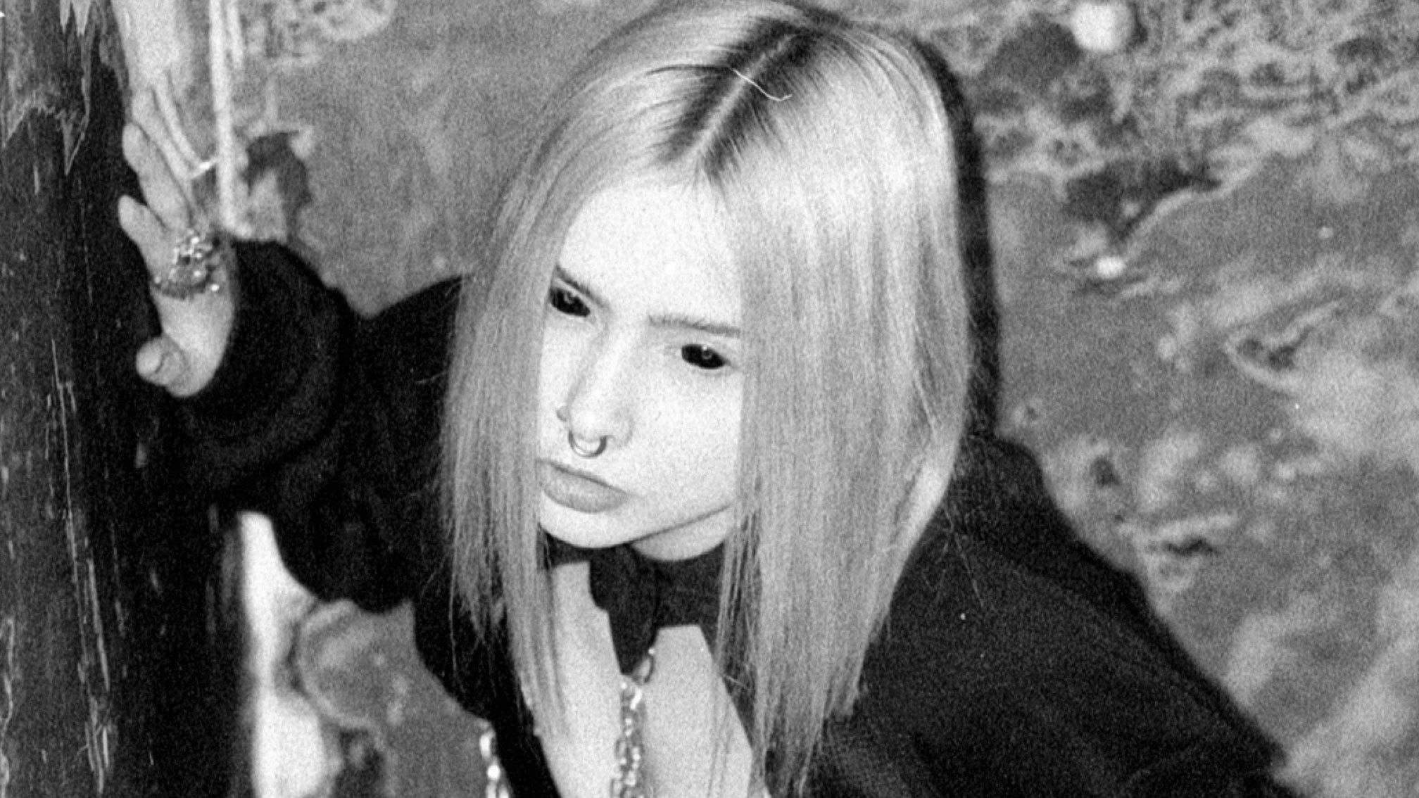 Mimi Barks unveils dark new single, DEADGIRL | Kerrang! Mimi Barks unveils dark new single, DEADGIRL | Kerrang!