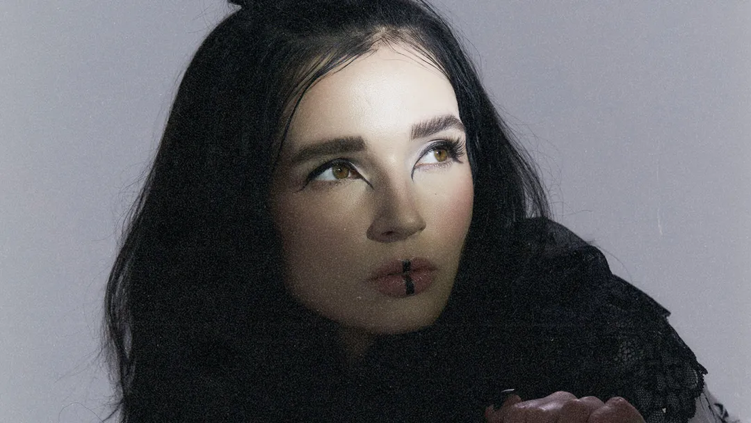 Poppy teases EP after debuting new single at Reading &… | Kerrang!