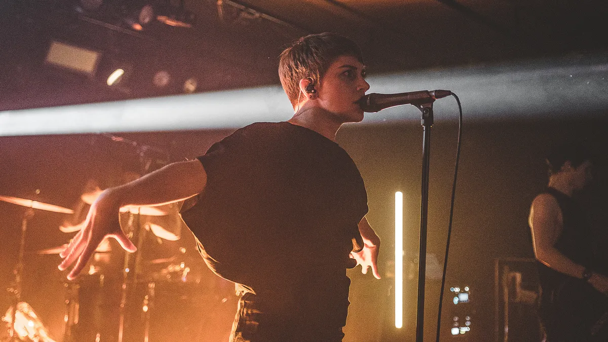 Yoga, Ace Ventura and energy drinks: Life on the road with… | Kerrang!