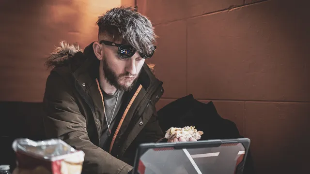 Yoga, Ace Ventura and energy drinks: Life on the road with… | Kerrang!