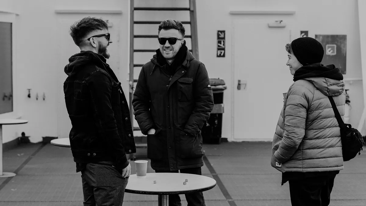 Yoga, Ace Ventura and energy drinks: Life on the road with… | Kerrang!