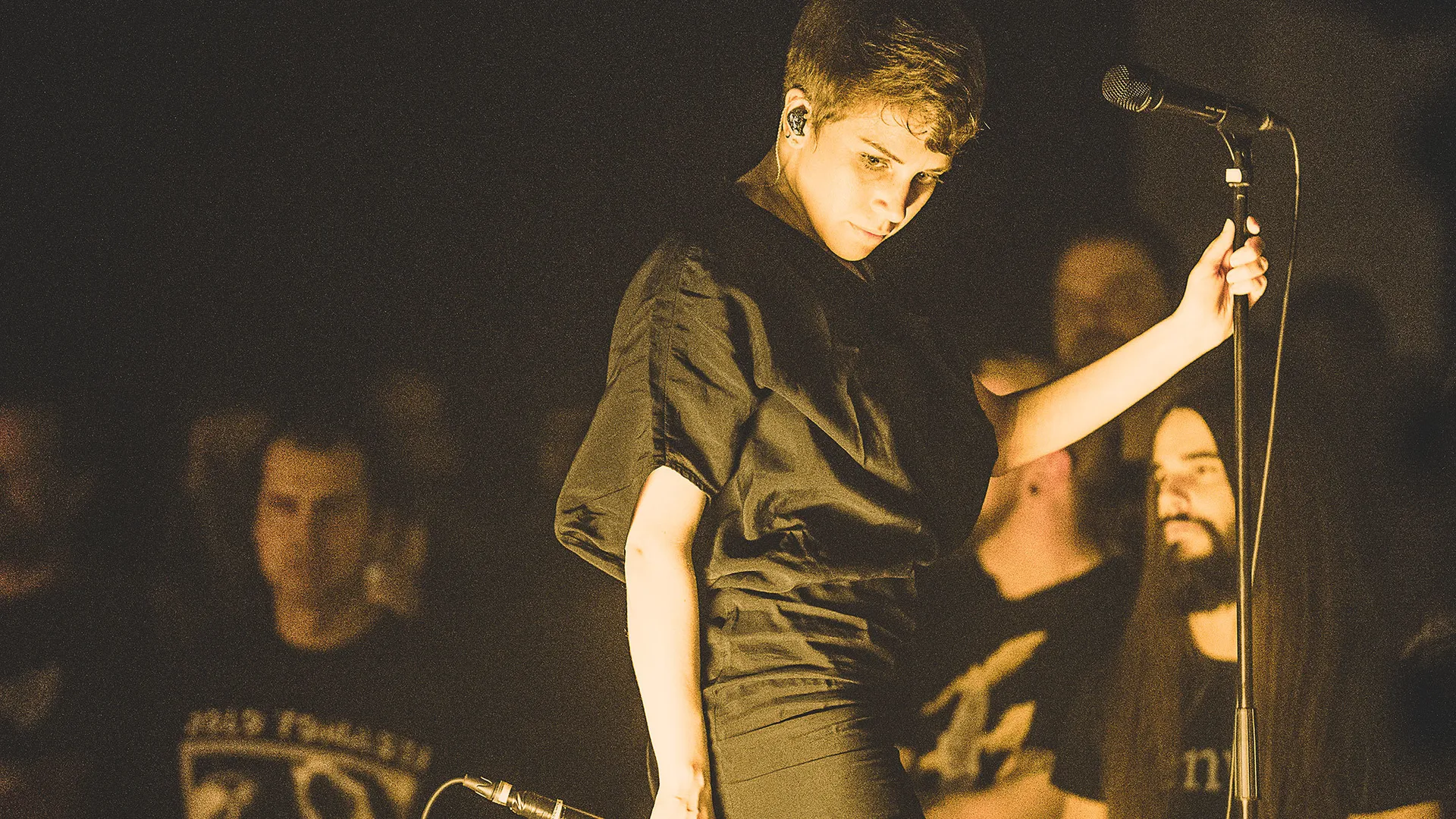 Yoga, Ace Ventura and energy drinks: Life on the road with… | Kerrang!