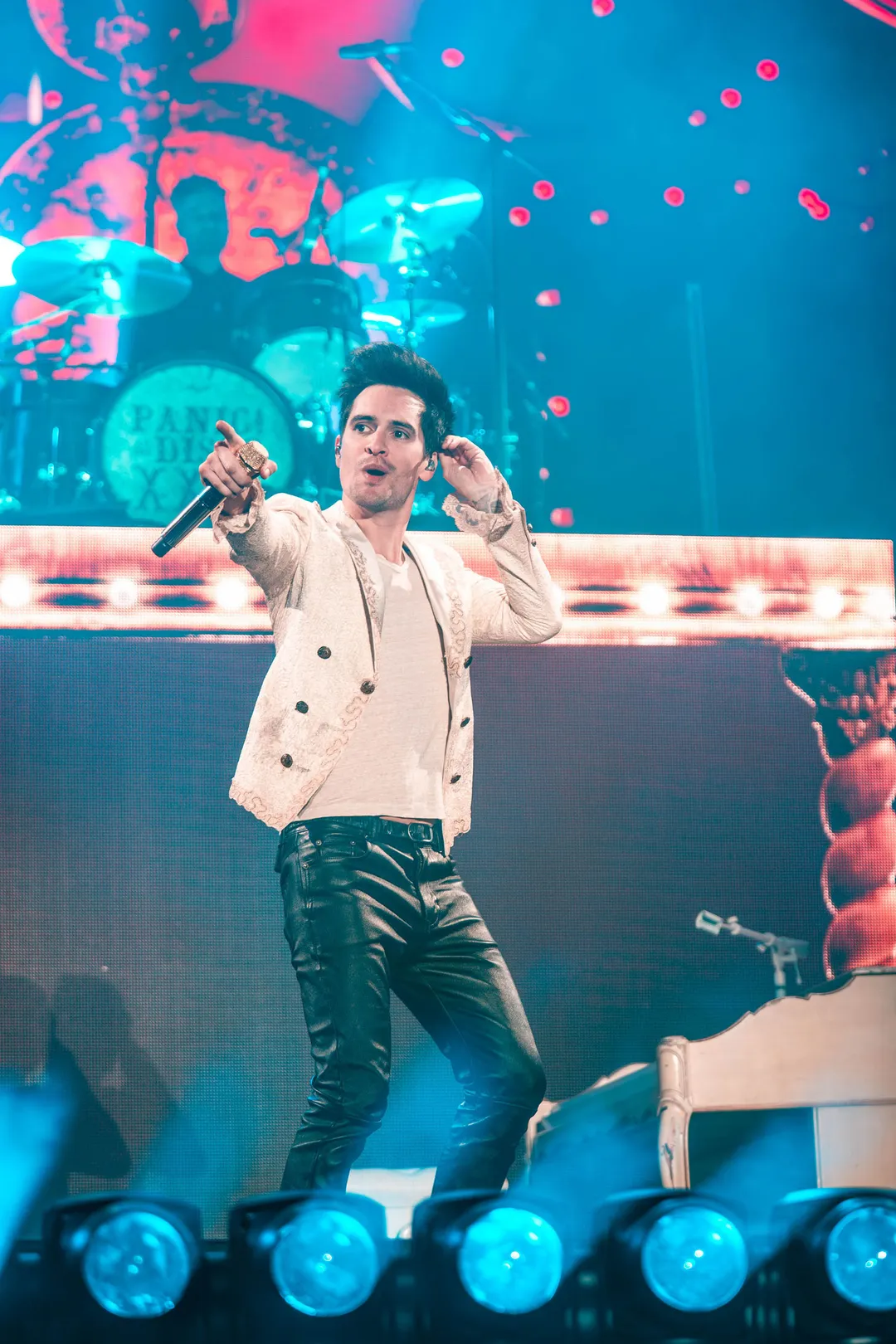 Sunshine, sing-alongs and getting sentimental: All the… | Kerrang!