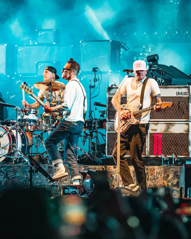 Sunshine, sing-alongs and getting sentimental: All the… | Kerrang!