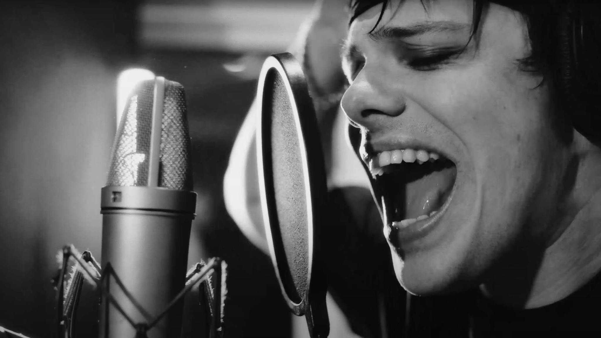 Hear Yungblud Cover Kiss Classic I Was Made For Lovin You Kerrang